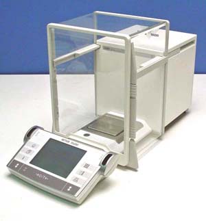SOLD - Used Mettler Toledo AX204 - 220 g x .1mg Analytical Balance